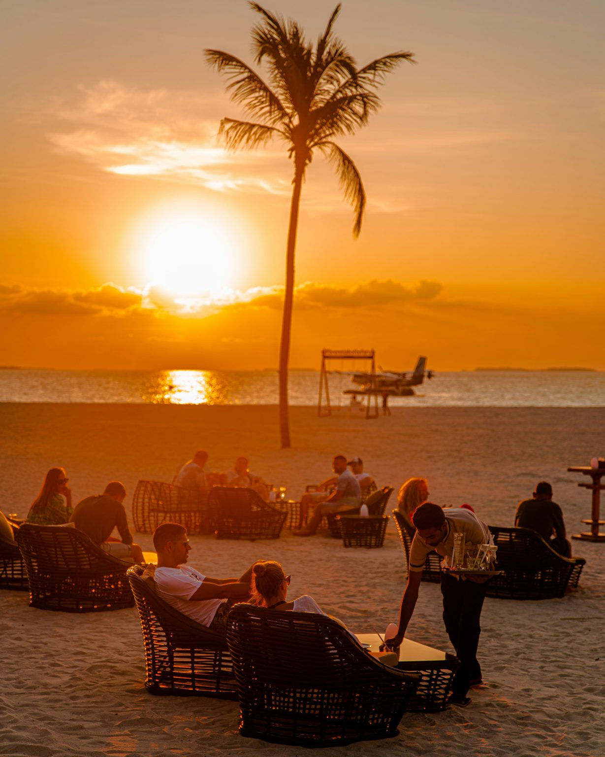 How To Meet Women In Maldives - (Complete Guide)